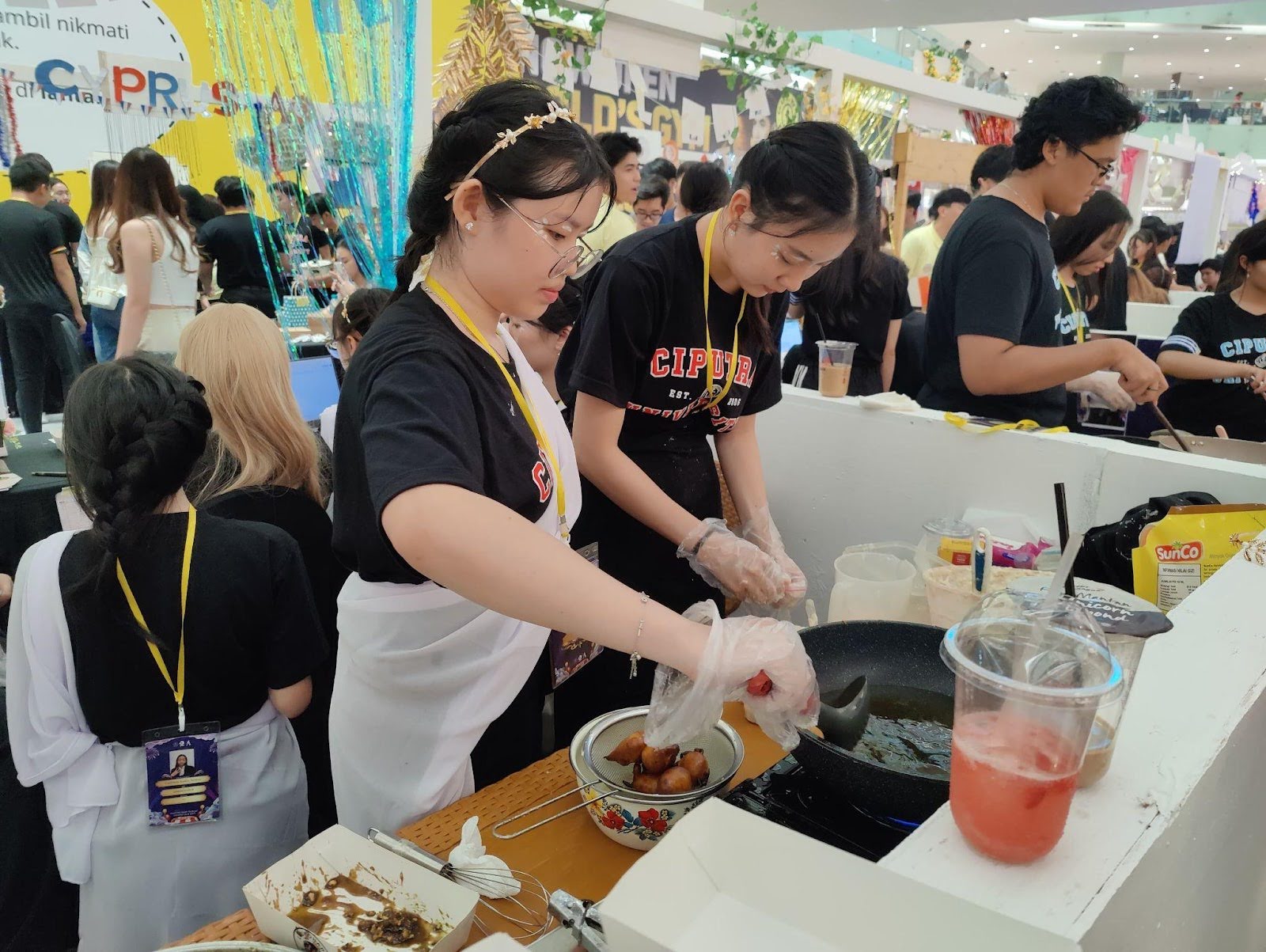 Global Odyssey: Selling Day 2024 Universitas Ciputra Surabaya - Student ...
