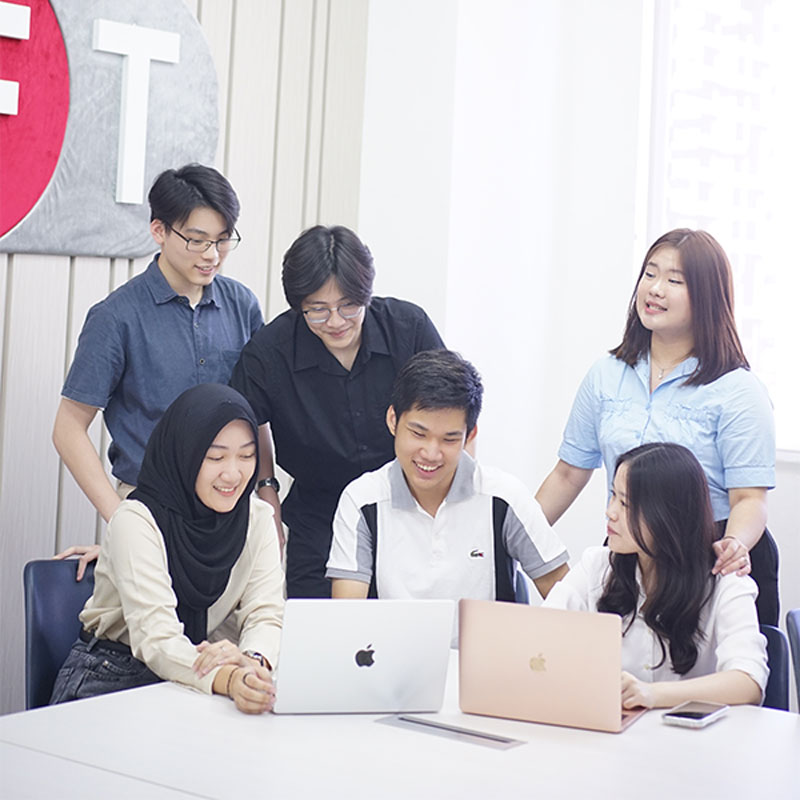 Implementasi Cloud Computing: Solusi Efisien untuk Bisnis Modern