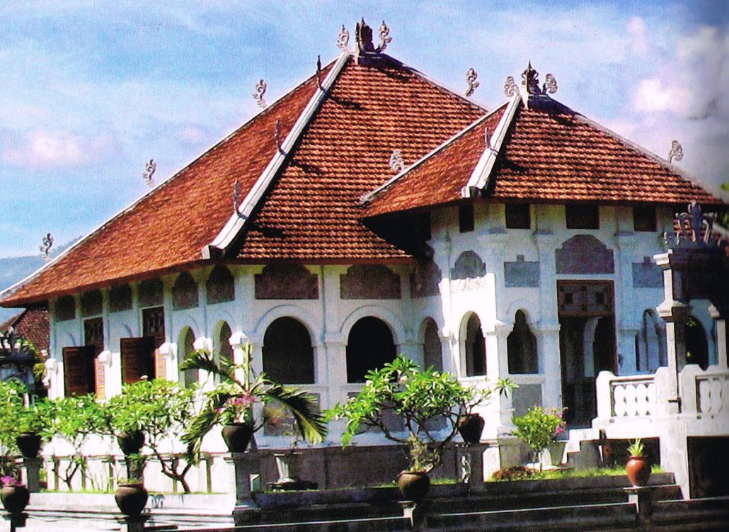 Istanaku Rumahku. Rumahku. Oktober 2017. Hal. 54-55 001 - Library