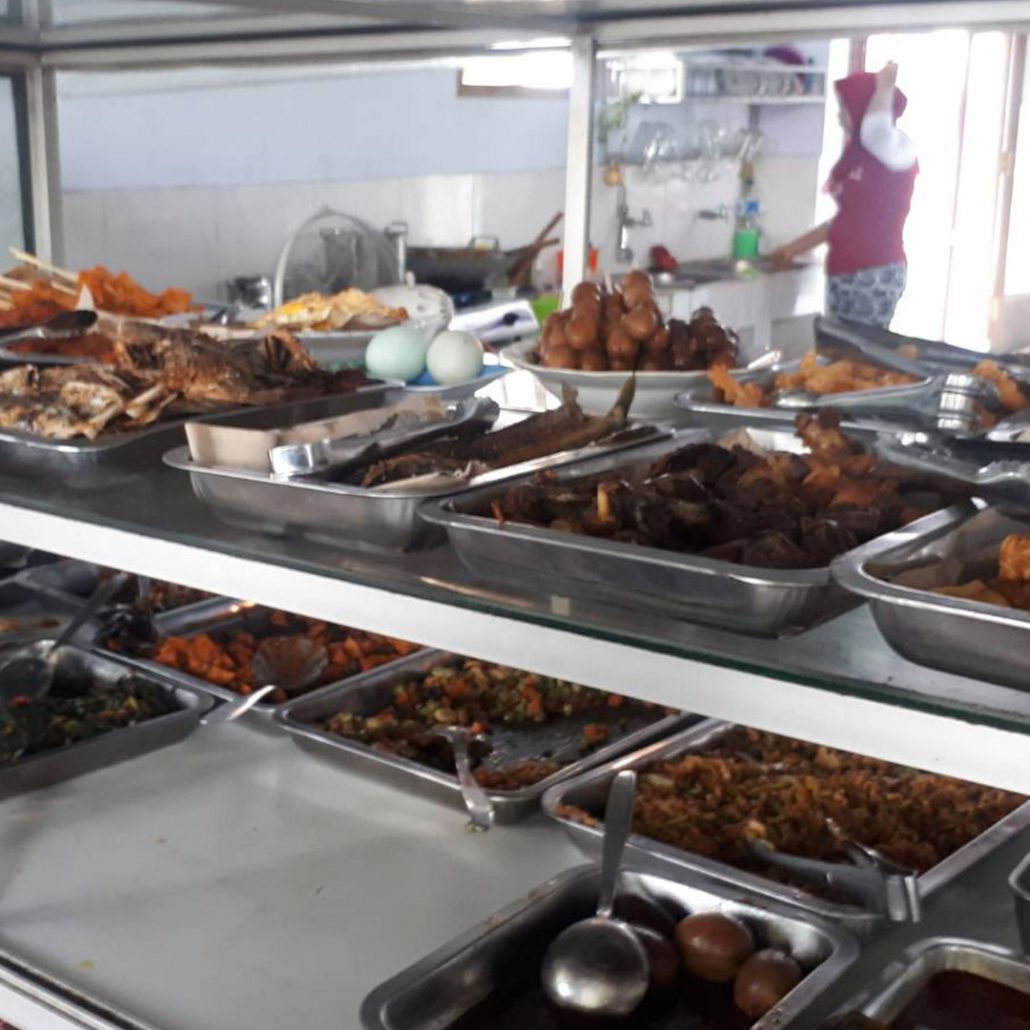 Nasi Campur Udang dan Sate Rempelo Ati Depot Made Rasa - Universitas ...