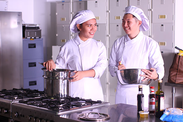 Mau Sukses dalam Karier? Ini Prospek Kerja Kuliah Perhotelan ...