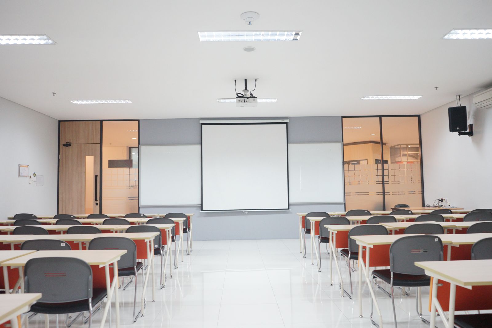 class room 2 - Universitas Ciputra